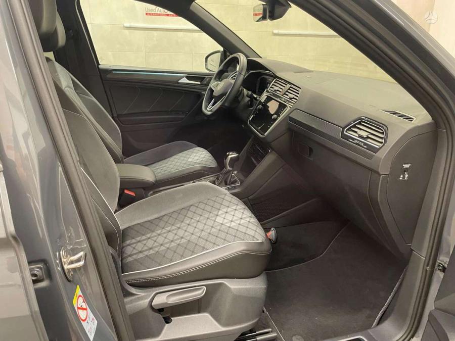 Grey Volkswagen Tiguan 2023 in Marijampole, with an engine capacity of 1.50 L and mileage of 157 thousand km for 26499 €, photo 10 on AUTOMOTO.COM.LV