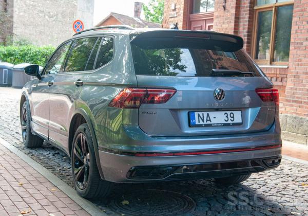 Pelēks Volkswagen Tiguan 2023 Rīga, ar dzinēja tilpumu 2.00 L un nobraukumu 59 tūkst. km par 32500 €, foto 7 vietnē AUTOMOTO.COM.LV