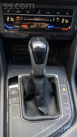 Grey Volkswagen Tiguan 2023 in Riga, with an engine capacity of 1.50 L and mileage of 99 thousand km for 26890 €, photo 17 on AUTOMOTO.COM.LV