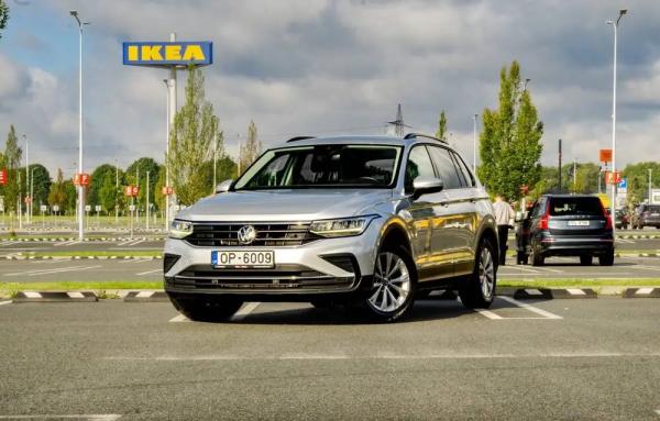 Серый Фольксваген Тигуан 2023 в Рига, объемом двигателя 1.50 л и пробегом 99 тыс. км за 26890 €, фото 1 на AUTOMOTO.COM.LV
