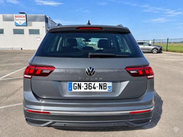 Grey Volkswagen Tiguan 2023 in Marijampole, with an engine capacity of 1.50 L and mileage of 173 thousand km for 19602 €, photo 7 on AUTOMOTO.COM.LV