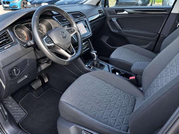 Grey Volkswagen Tiguan 2023 in Marijampole, with an engine capacity of 1.50 L and mileage of 173 thousand km for 19602 €, photo 10 on AUTOMOTO.COM.LV