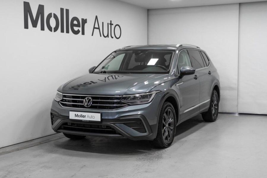 Grey Volkswagen Tiguan 2024 in Vilnius, with an engine capacity of 1.50 L and mileage of 49 thousand km for 30300 €, photo 4 on AUTOMOTO.COM.LV