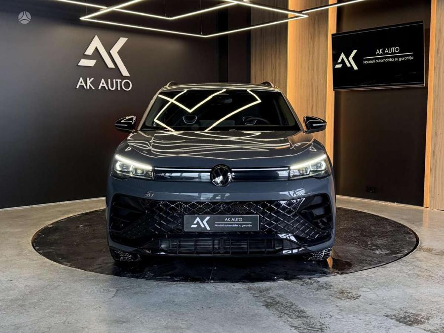Pelēks Volkswagen Tiguan 2024 Kauņa, ar dzinēja tilpumu 1.50 L un nobraukumu 23 tūkst. km par 37990 €, foto 4 vietnē AUTOMOTO.COM.LV