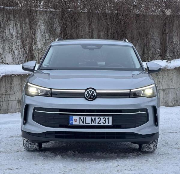 Grey Volkswagen Tiguan 2024 in Vilnius, with an engine capacity of 1.50 L and mileage of 19 thousand km for 28900 €, photo 2 on AUTOMOTO.COM.LV