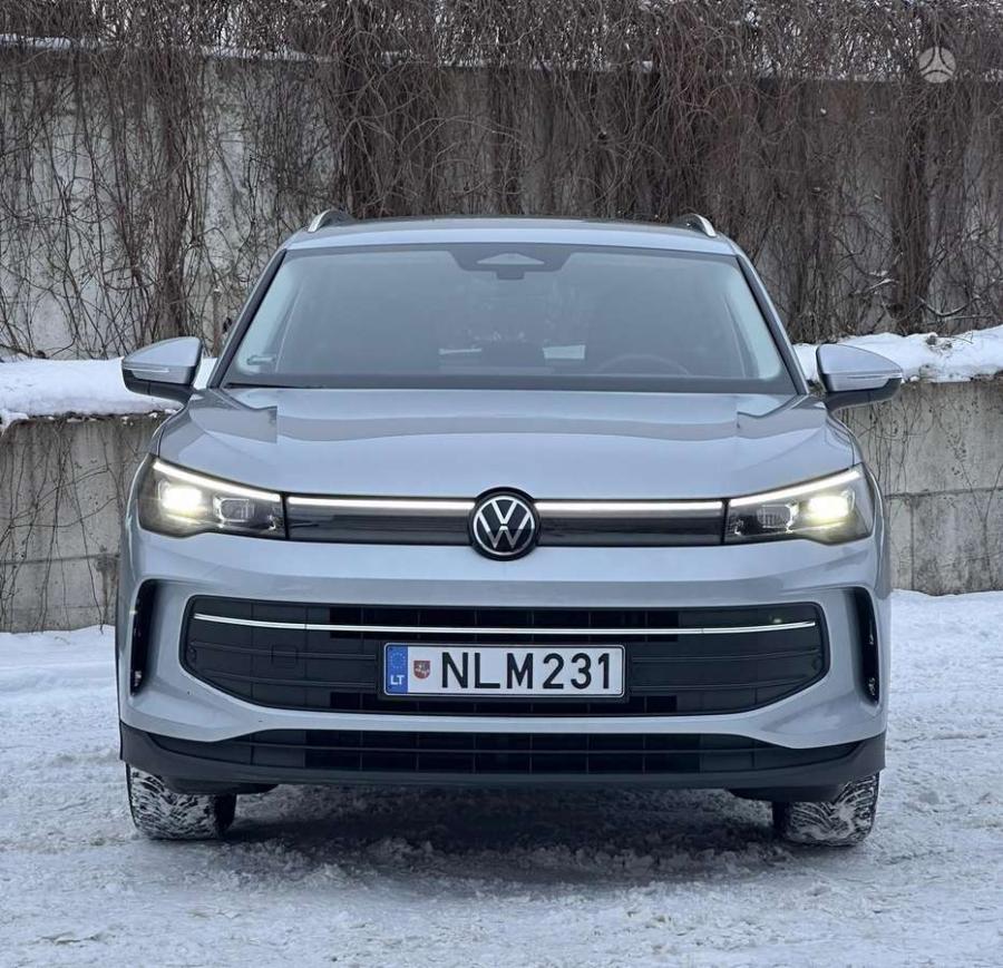 Grey Volkswagen Tiguan 2024 in Vilnius, with an engine capacity of 1.50 L and mileage of 19 thousand km for 28900 €, photo 2 on AUTOMOTO.COM.LV