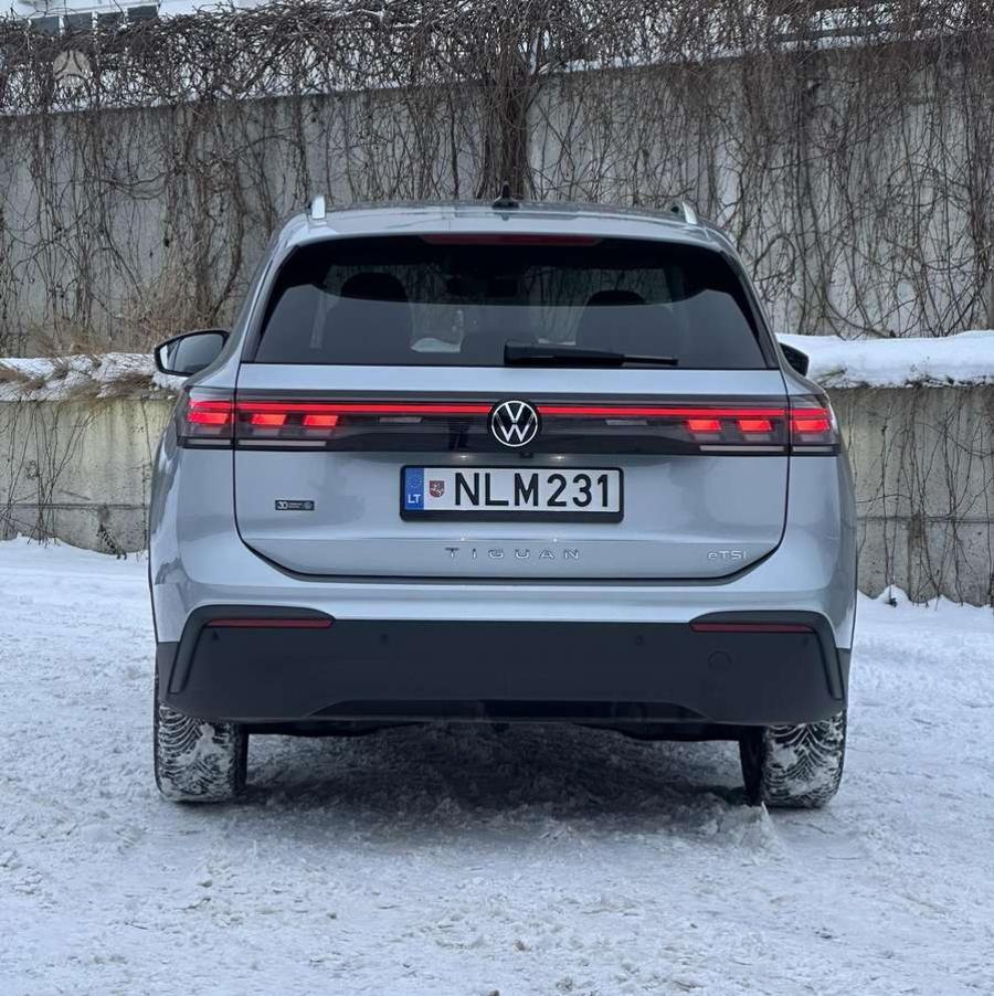 Grey Volkswagen Tiguan 2024 in Vilnius, with an engine capacity of 1.50 L and mileage of 19 thousand km for 28900 €, photo 7 on AUTOMOTO.COM.LV