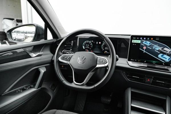 Grey Volkswagen Tiguan 2024 in Riga, with an engine capacity of 1.50 L and mileage of 66 thousand km for 30950 €, photo 7 on AUTOMOTO.COM.LV