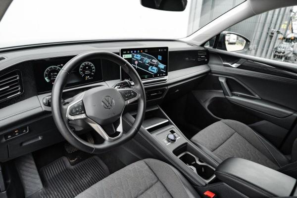 Grey Volkswagen Tiguan 2024 in Riga, with an engine capacity of 1.50 L and mileage of 66 thousand km for 30950 €, photo 8 on AUTOMOTO.COM.LV