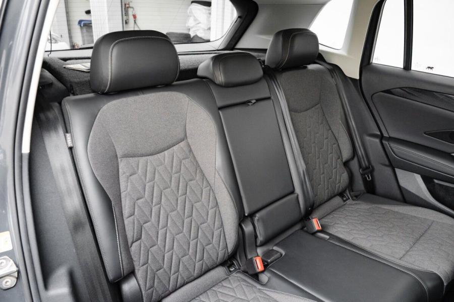 Pelēks Volkswagen Tiguan 2024 Rīga, ar dzinēja tilpumu 1.50 L un nobraukumu 66 tūkst. km par 30950 €, foto 31 vietnē AUTOMOTO.COM.LV