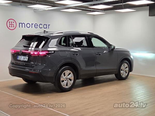 Grey Volkswagen Tiguan 2024 in Tallinn, with an engine capacity of 1.50 L and mileage of 26 thousand km for 31900 €, photo 4 on AUTOMOTO.COM.LV