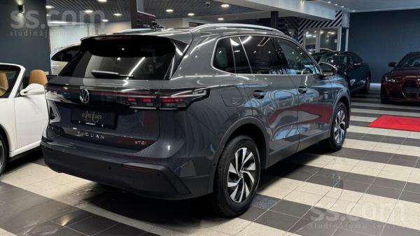 Pelēks Volkswagen Tiguan 2024 Rīga, ar dzinēja tilpumu 1.50 L un nobraukumu 16 tūkst. km par 31490 €, foto 2 vietnē AUTOMOTO.COM.LV