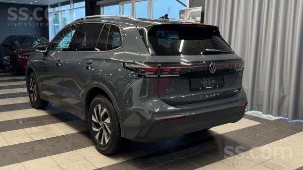 Pelēks Volkswagen Tiguan 2024 Rīga, ar dzinēja tilpumu 1.50 L un nobraukumu 16 tūkst. km par 31490 €, foto 6 vietnē AUTOMOTO.COM.LV