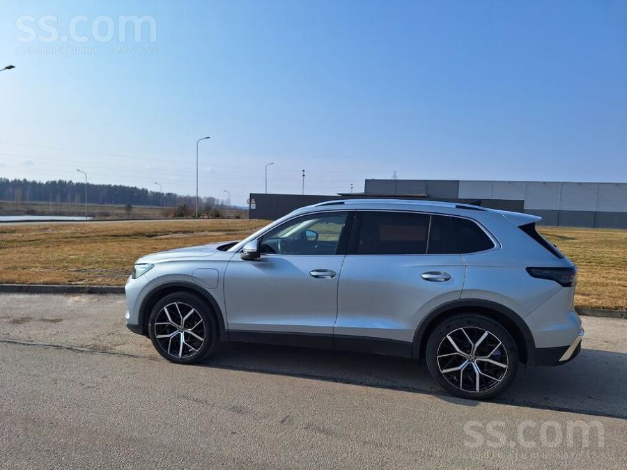 Pelēks Volkswagen Tiguan 2024 Ogre, ar dzinēja tilpumu 1.50 L un nobraukumu 18 tūkst. km par 37900 €, foto 32 vietnē AUTOMOTO.COM.LV