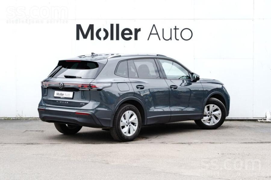 Grey Volkswagen Tiguan 2024 in Riga, with an engine capacity of 1.50 L and mileage of 26 thousand km for 31900 €, photo 5 on AUTOMOTO.COM.LV