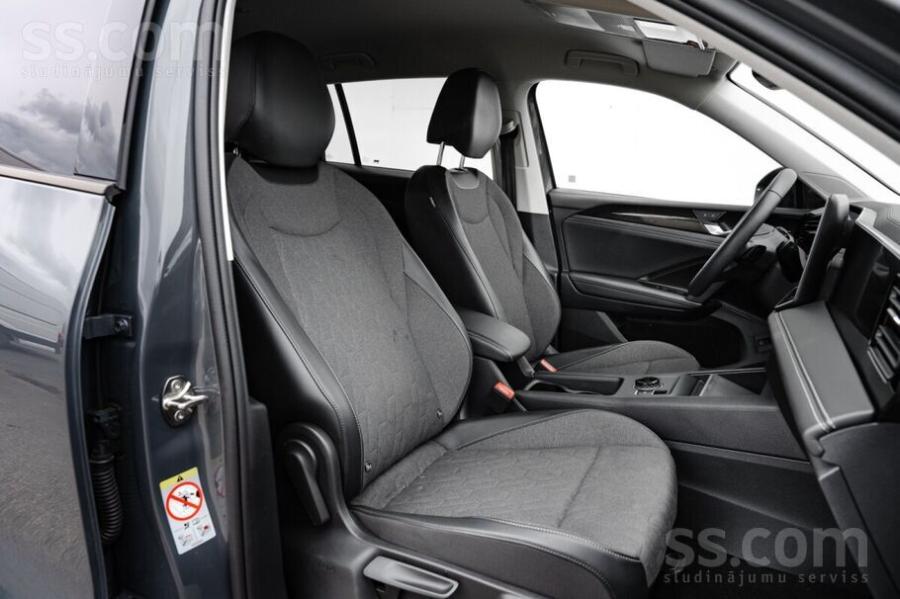 Grey Volkswagen Tiguan 2024 in Riga, with an engine capacity of 1.50 L and mileage of 26 thousand km for 31900 €, photo 8 on AUTOMOTO.COM.LV