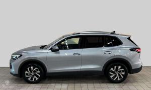 Grey Volkswagen Tiguan 2024 in Kaunas, with an engine capacity of 1.50 L and mileage of 40 thousand km for 30500 €, photo 3 on AUTOMOTO.COM.LV