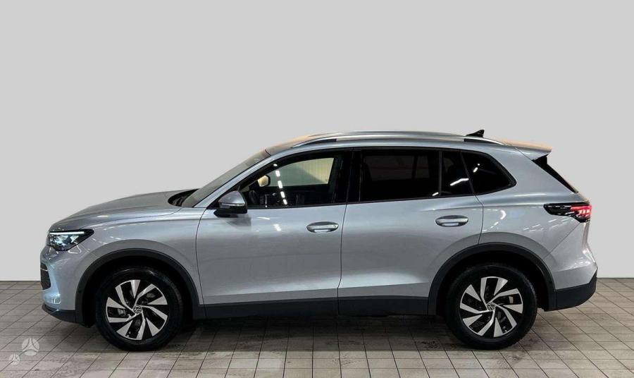 Grey Volkswagen Tiguan 2024 in Kaunas, with an engine capacity of 1.50 L and mileage of 40 thousand km for 30500 €, photo 3 on AUTOMOTO.COM.LV