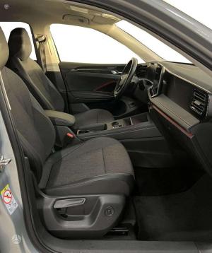 Grey Volkswagen Tiguan 2024 in Kaunas, with an engine capacity of 1.50 L and mileage of 40 thousand km for 30500 €, photo 7 on AUTOMOTO.COM.LV