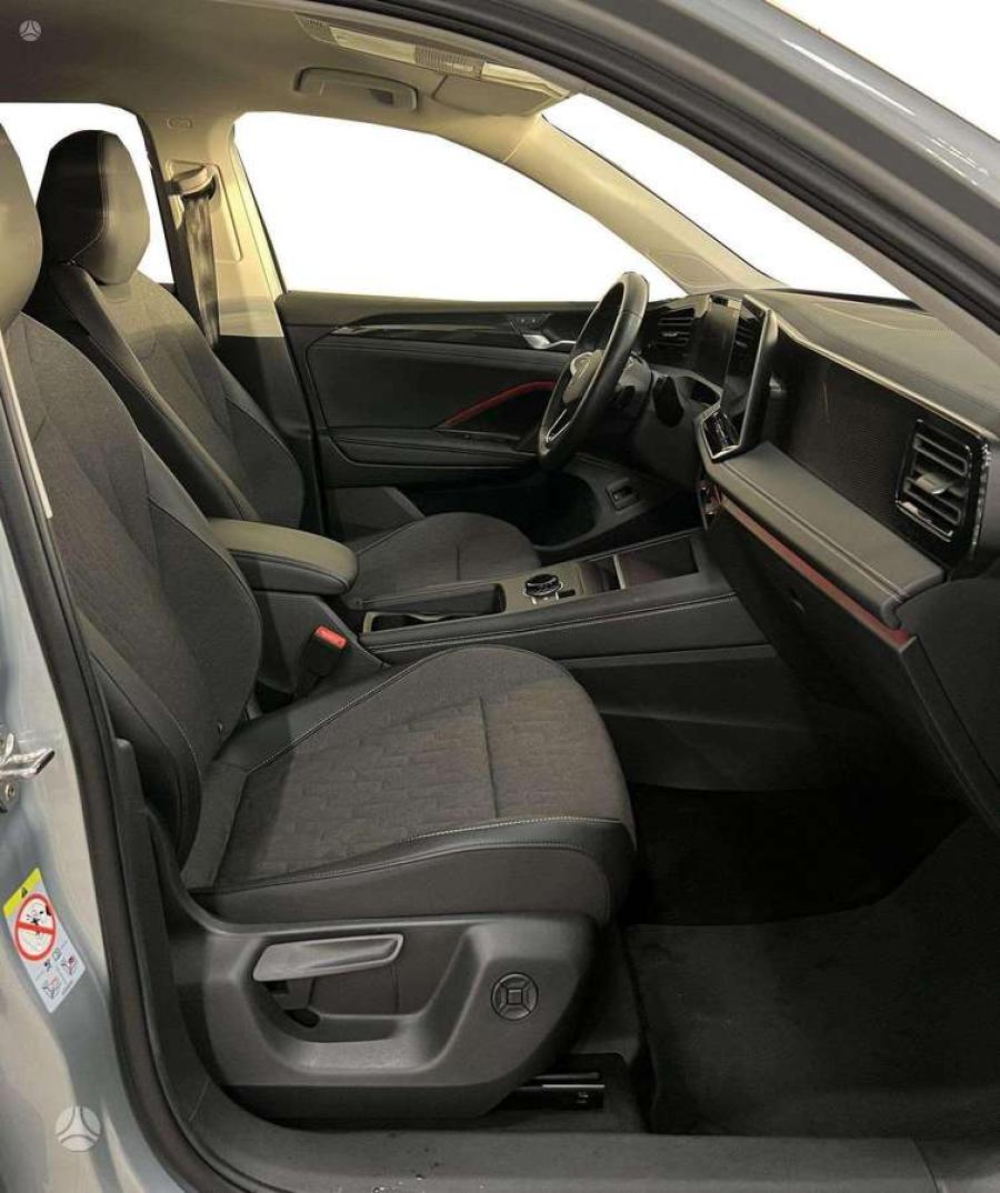 Grey Volkswagen Tiguan 2024 in Kaunas, with an engine capacity of 1.50 L and mileage of 40 thousand km for 30500 €, photo 7 on AUTOMOTO.COM.LV