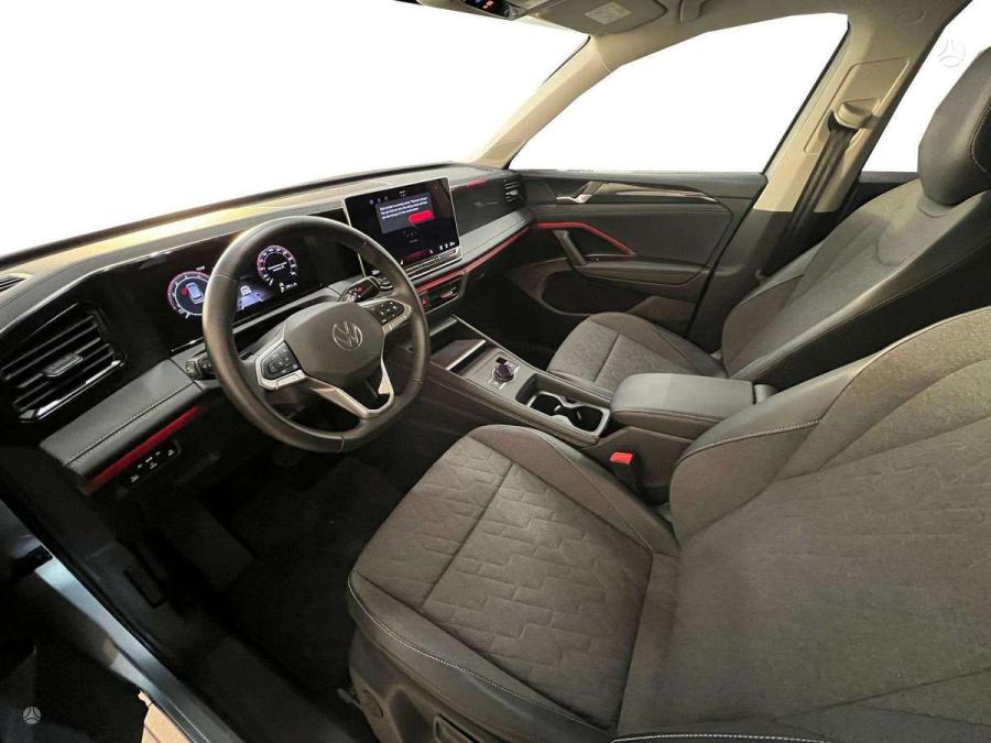 Grey Volkswagen Tiguan 2024 in Kaunas, with an engine capacity of 1.50 L and mileage of 40 thousand km for 30500 €, photo 9 on AUTOMOTO.COM.LV