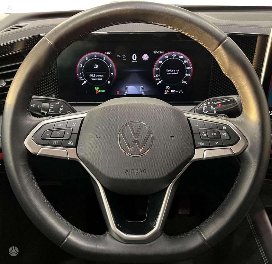 Grey Volkswagen Tiguan 2024 in Kaunas, with an engine capacity of 1.50 L and mileage of 40 thousand km for 30500 €, photo 10 on AUTOMOTO.COM.LV