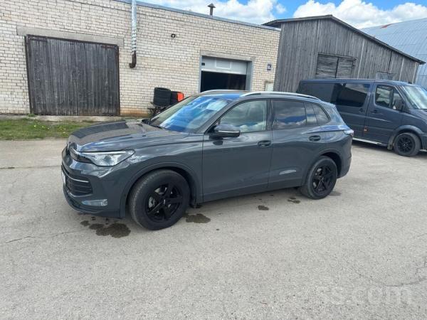 Grey Volkswagen Tiguan 2024 in Madona, with an engine capacity of 1.50 L and mileage of 49 thousand km for 29000 €, photo 2 on AUTOMOTO.COM.LV