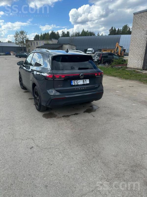 Grey Volkswagen Tiguan 2024 in Madona, with an engine capacity of 1.50 L and mileage of 49 thousand km for 29000 €, photo 3 on AUTOMOTO.COM.LV