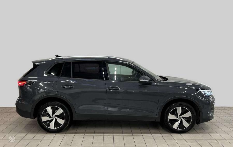 Pelēks Volkswagen Tiguan 2024 Kauņa, ar dzinēja tilpumu 1.50 L un nobraukumu 50 tūkst. km par 29600 €, foto 4 vietnē AUTOMOTO.COM.LV