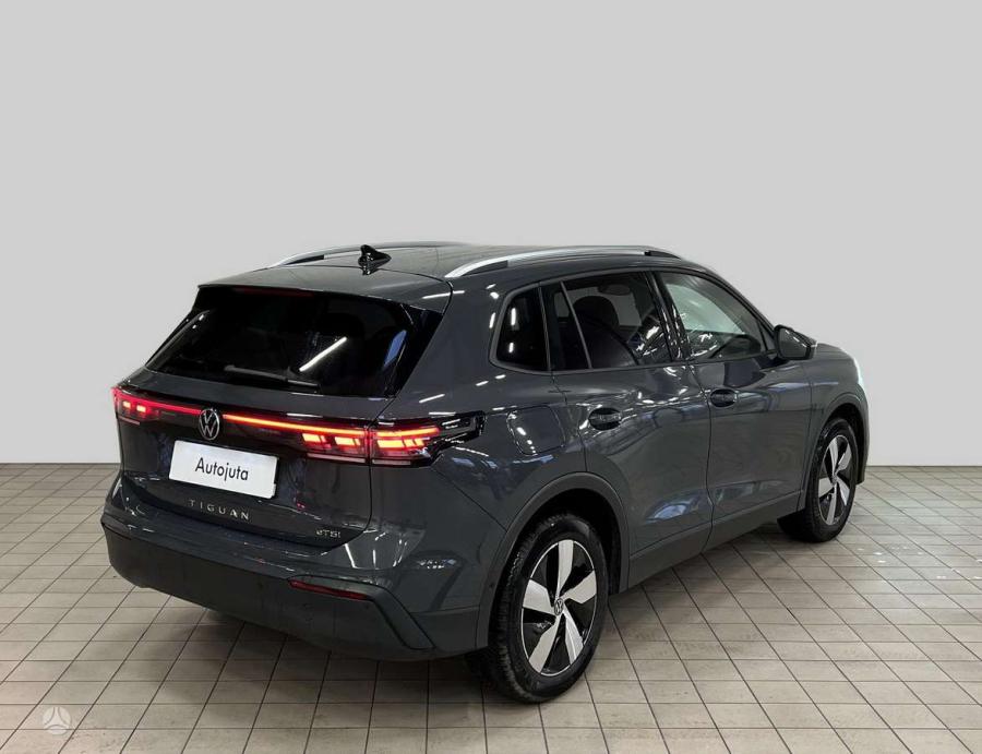 Pelēks Volkswagen Tiguan 2024 Kauņa, ar dzinēja tilpumu 1.50 L un nobraukumu 50 tūkst. km par 29600 €, foto 5 vietnē AUTOMOTO.COM.LV