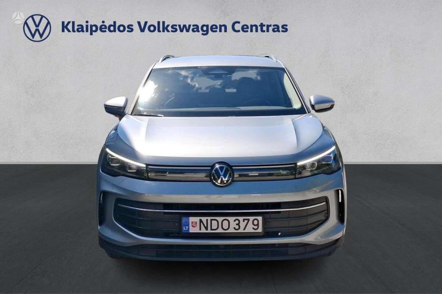 Grey Volkswagen Tiguan 2024 in Klaipeda, with an engine capacity of 1.50 L and mileage of 25 thousand km for 32500 €, photo 3 on AUTOMOTO.COM.LV