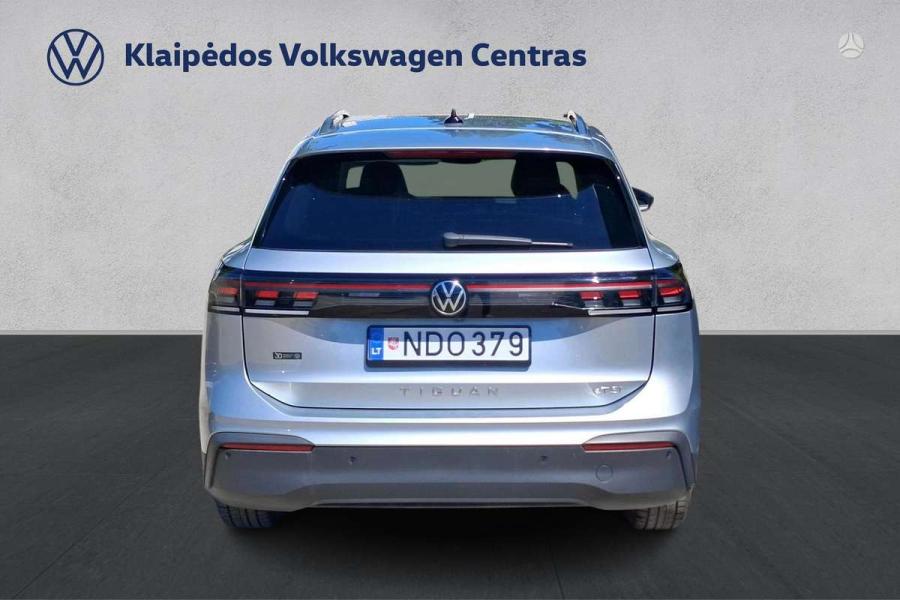 Grey Volkswagen Tiguan 2024 in Klaipeda, with an engine capacity of 1.50 L and mileage of 25 thousand km for 32500 €, photo 6 on AUTOMOTO.COM.LV