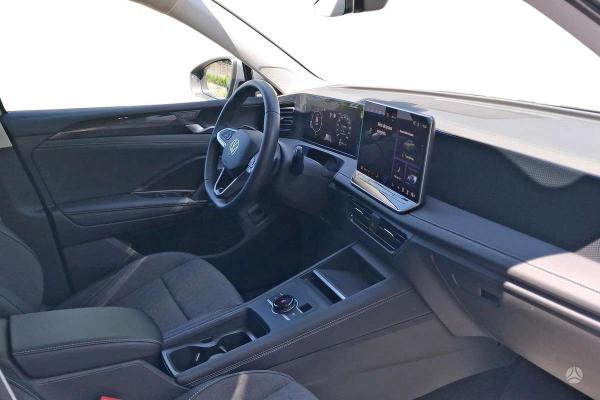 Pelēks Volkswagen Tiguan 2024 Klaipėda, ar dzinēja tilpumu 1.50 L un nobraukumu 25 tūkst. km par 32500 €, foto 8 vietnē AUTOMOTO.COM.LV