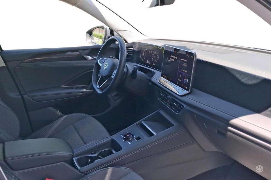 Grey Volkswagen Tiguan 2024 in Klaipeda, with an engine capacity of 1.50 L and mileage of 25 thousand km for 32500 €, photo 9 on AUTOMOTO.COM.LV