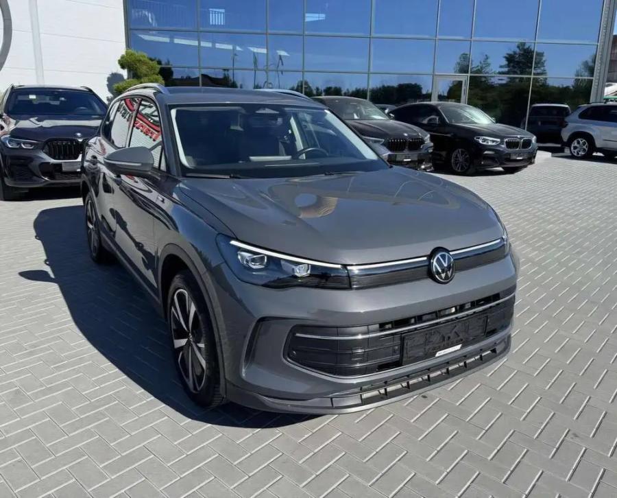 Grey Volkswagen Tiguan 2024 in Telschi, with an engine capacity of 2.00 L and mileage of 80 thousand km for 34490 €, photo 1 on AUTOMOTO.COM.LV