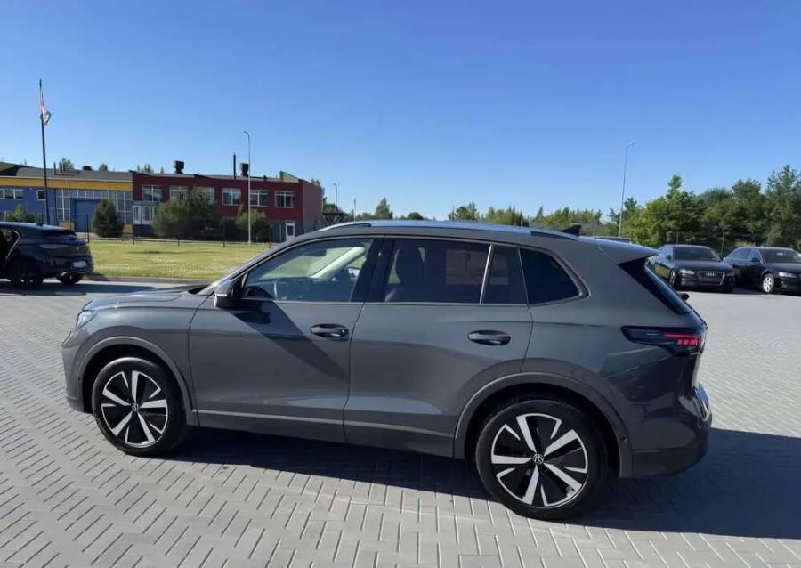 Grey Volkswagen Tiguan 2024 in Telschi, with an engine capacity of 2.00 L and mileage of 80 thousand km for 34490 €, photo 7 on AUTOMOTO.COM.LV