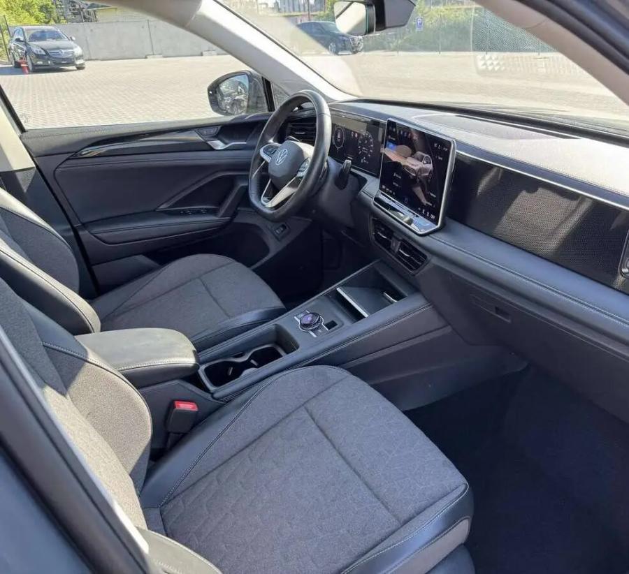 Grey Volkswagen Tiguan 2024 in Telschi, with an engine capacity of 2.00 L and mileage of 80 thousand km for 34490 €, photo 14 on AUTOMOTO.COM.LV