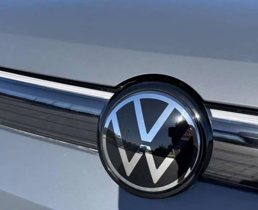 Grey Volkswagen Tiguan 2024 in Telschi, with an engine capacity of 2.00 L and mileage of 80 thousand km for 34490 €, photo 24 on AUTOMOTO.COM.LV
