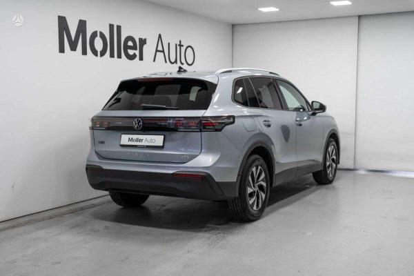 Grey Volkswagen Tiguan 2024 in Vilnius, with an engine capacity of 1.50 L and mileage of 10 thousand km for 30500 €, photo 3 on AUTOMOTO.COM.LV