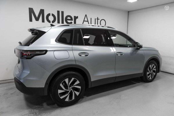 Grey Volkswagen Tiguan 2024 in Vilnius, with an engine capacity of 1.50 L and mileage of 10 thousand km for 30500 €, photo 4 on AUTOMOTO.COM.LV