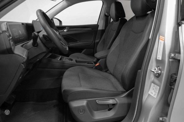 Grey Volkswagen Tiguan 2024 in Vilnius, with an engine capacity of 1.50 L and mileage of 10 thousand km for 30500 €, photo 5 on AUTOMOTO.COM.LV