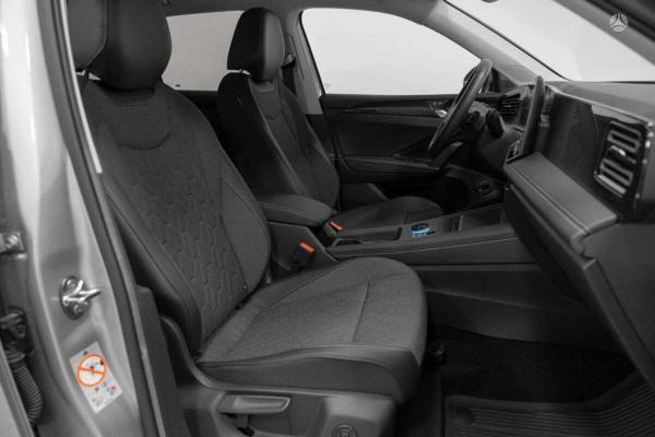 Grey Volkswagen Tiguan 2024 in Vilnius, with an engine capacity of 1.50 L and mileage of 10 thousand km for 30500 €, photo 7 on AUTOMOTO.COM.LV