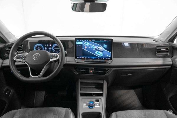 Grey Volkswagen Tiguan 2024 in Vilnius, with an engine capacity of 1.50 L and mileage of 10 thousand km for 30500 €, photo 9 on AUTOMOTO.COM.LV