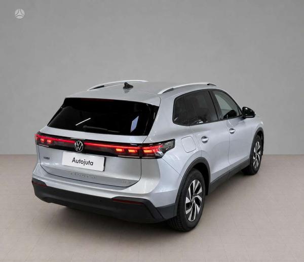 Pelēks Volkswagen Tiguan 2024 Kauņa, ar dzinēja tilpumu 1.50 L un nobraukumu 0 tūkst. km par 28500 €, foto 5 vietnē AUTOMOTO.COM.LV