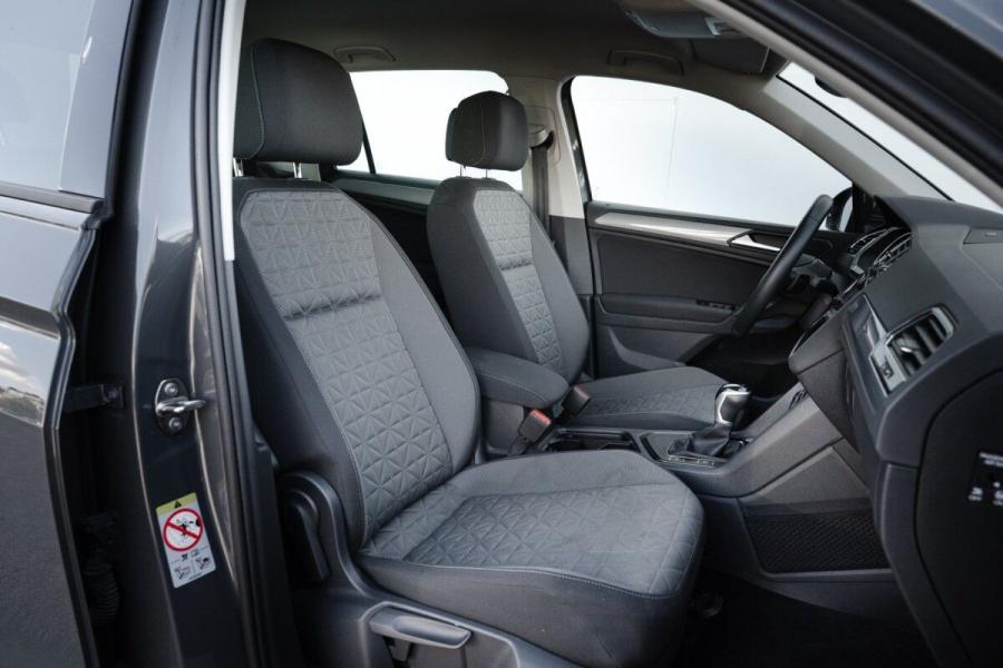 Pelēks Volkswagen Tiguan 2024 Rīga, ar dzinēja tilpumu 1.50 L un nobraukumu 61 tūkst. km par 23500 €, foto 7 vietnē AUTOMOTO.COM.LV