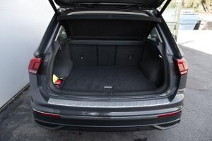 Pelēks Volkswagen Tiguan 2024 Rīga, ar dzinēja tilpumu 1.50 L un nobraukumu 61 tūkst. km par 23500 €, foto 10 vietnē AUTOMOTO.COM.LV