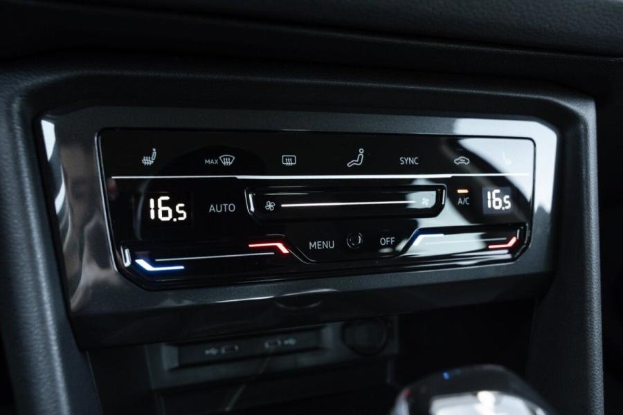 Pelēks Volkswagen Tiguan 2024 Rīga, ar dzinēja tilpumu 1.50 L un nobraukumu 61 tūkst. km par 23500 €, foto 18 vietnē AUTOMOTO.COM.LV