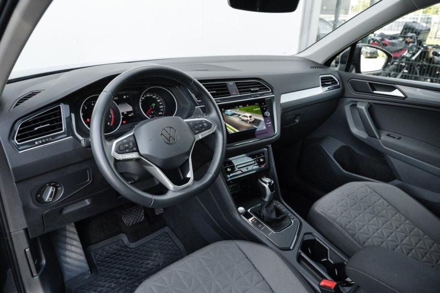 Pelēks Volkswagen Tiguan 2024 Rīga, ar dzinēja tilpumu 1.50 L un nobraukumu 61 tūkst. km par 23500 €, foto 26 vietnē AUTOMOTO.COM.LV