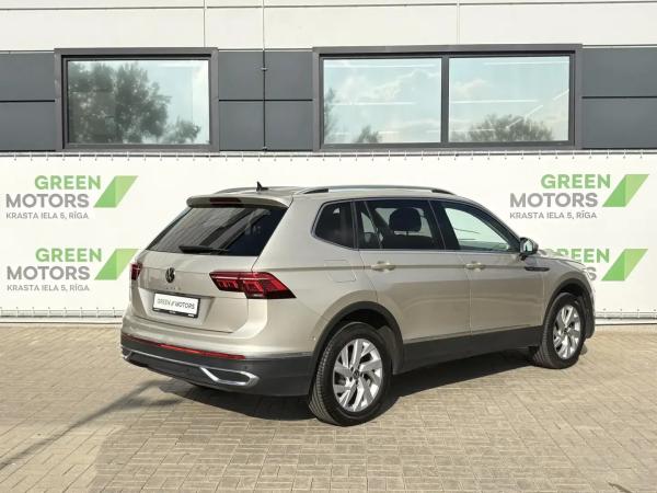Фольксваген Тигуан 2024 в Тукумс на AUTOMOTO.COM.LV Серый Фольксваген Тигуан 2024 в Тукумс, объемом двигателя 1.50 л и пробегом 49 тыс. км за 28900 €, фото 4 на AUTOMOTO.COM.LV