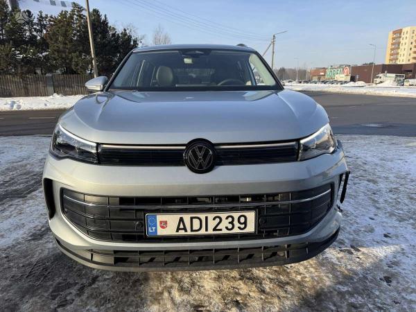 Grey Volkswagen Tiguan 2025 in Kaunas, with an engine capacity of 1.50 L and mileage of 965 thousand km for 23700 €, photo 5 on AUTOMOTO.COM.LV